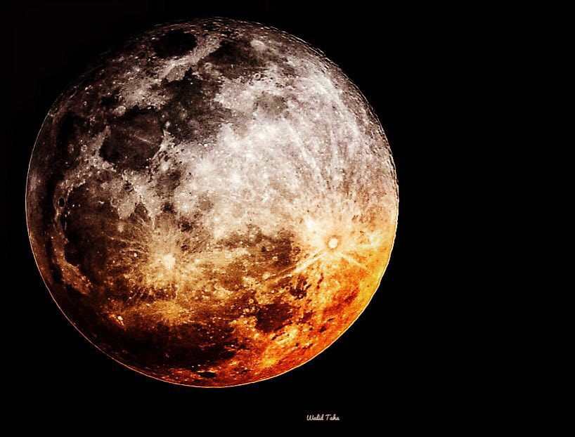The Red Moon by Walid Taha / 500px