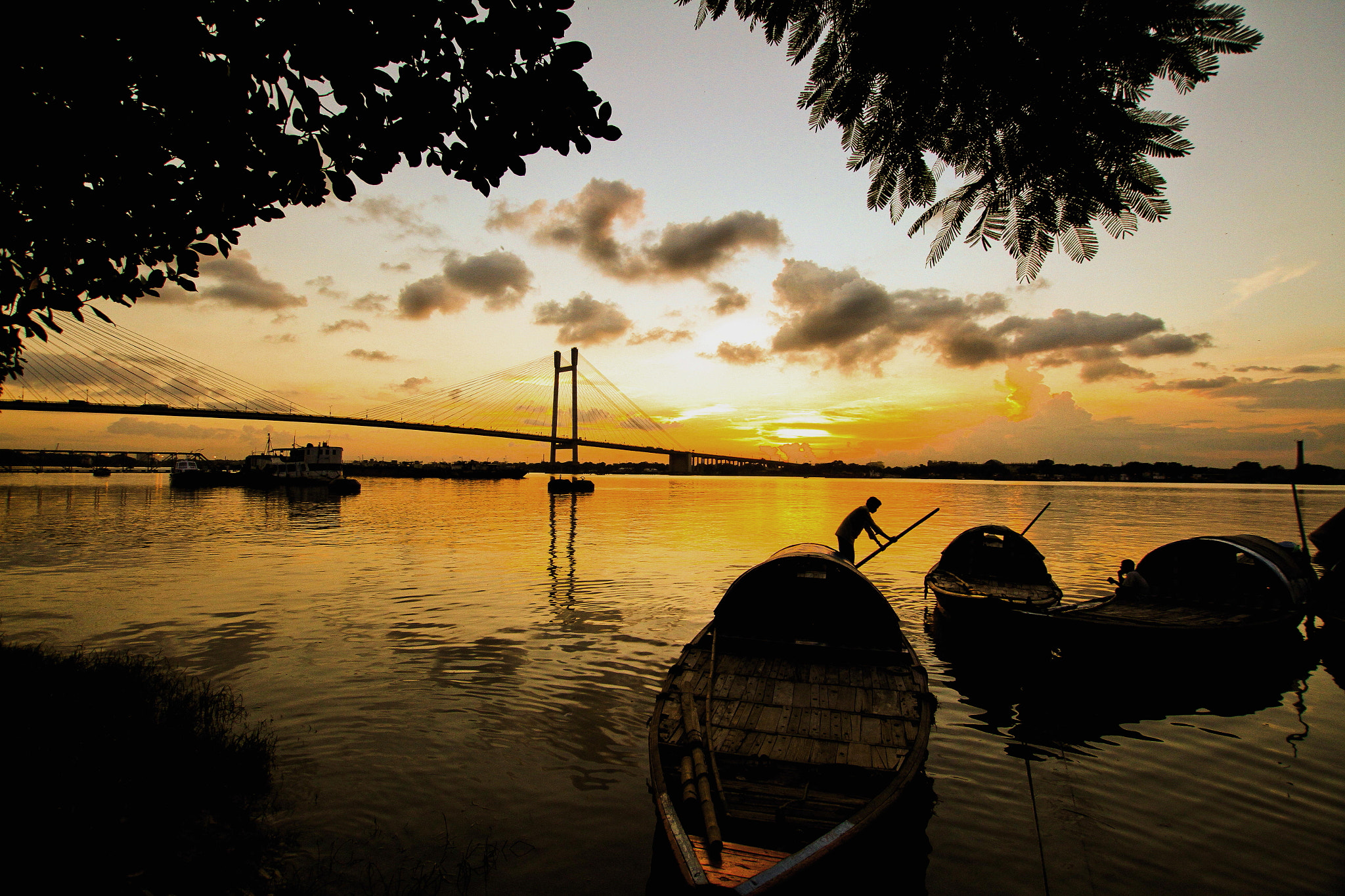 Kolkata Babu Ghat by Arnab Dutta / 500px