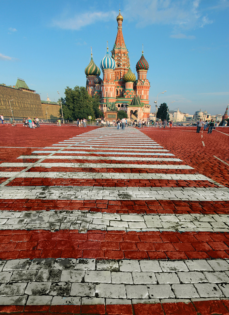 Red Square by Walter Weinberg / 500px