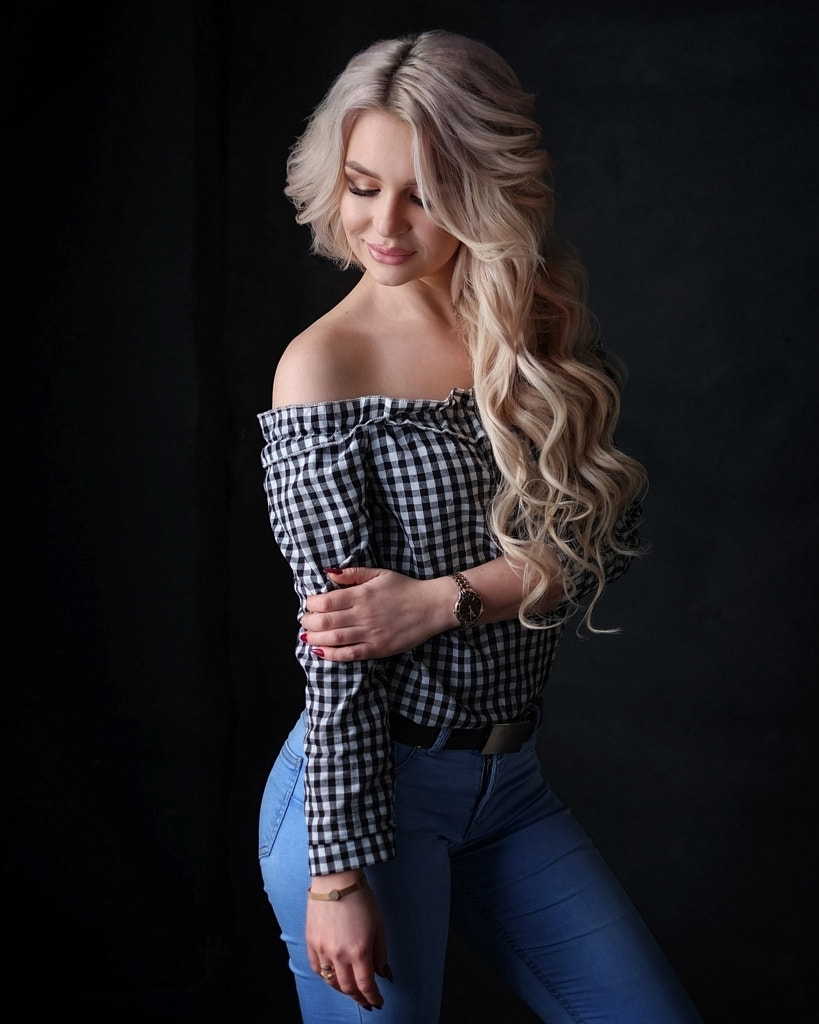 Anna by Yuriy Nesmelov / 500px