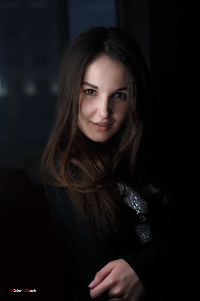 Woman's portrait by Vladimir Schneider / 500px