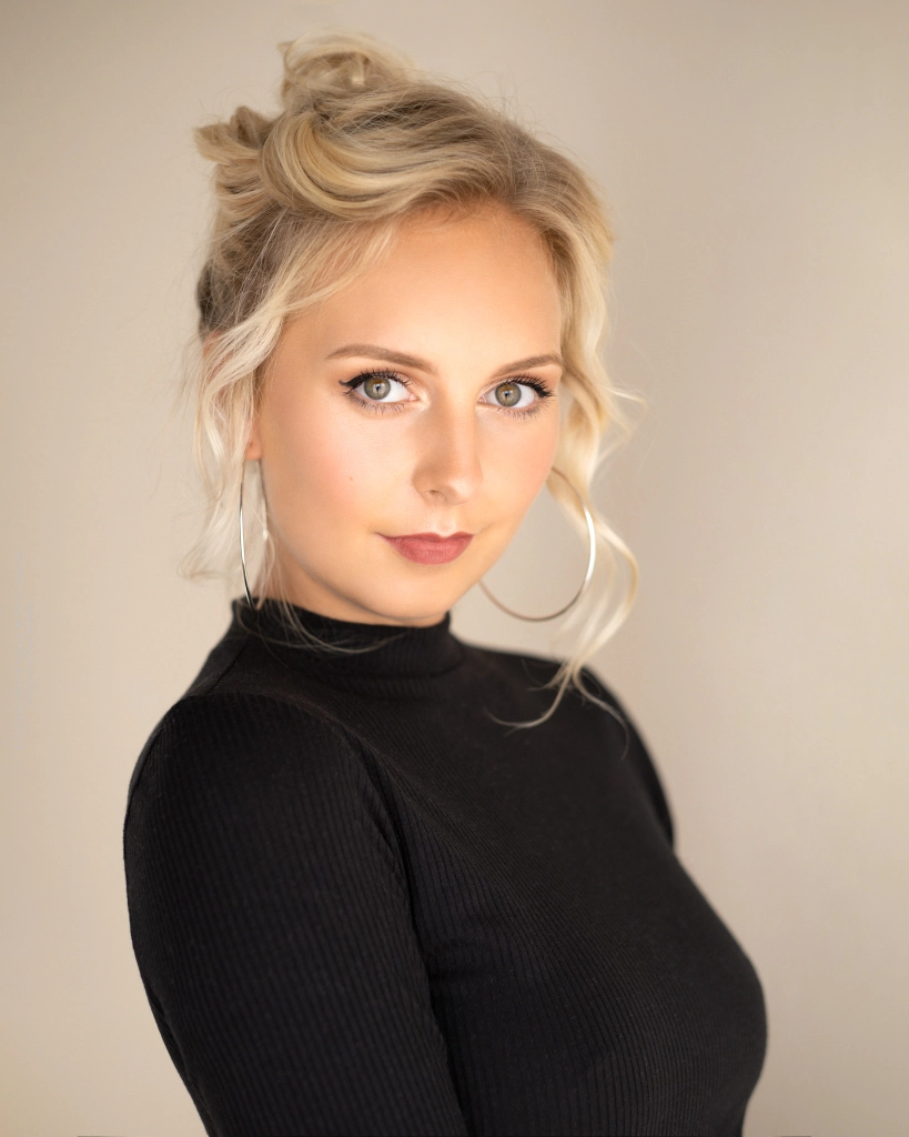 Natalie by Barrie Spence / 500px