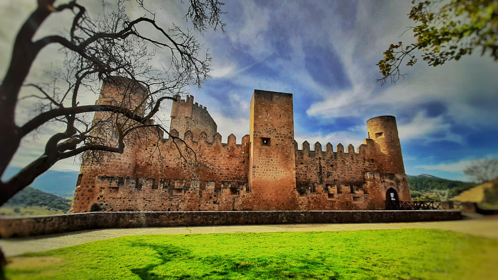 Frias Castle by AuroriLeguinagoikoaOcerinjauregui / 500px