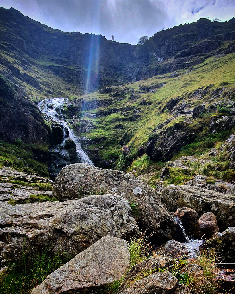 Moss Force Falls by Qasim Hussain / 500px