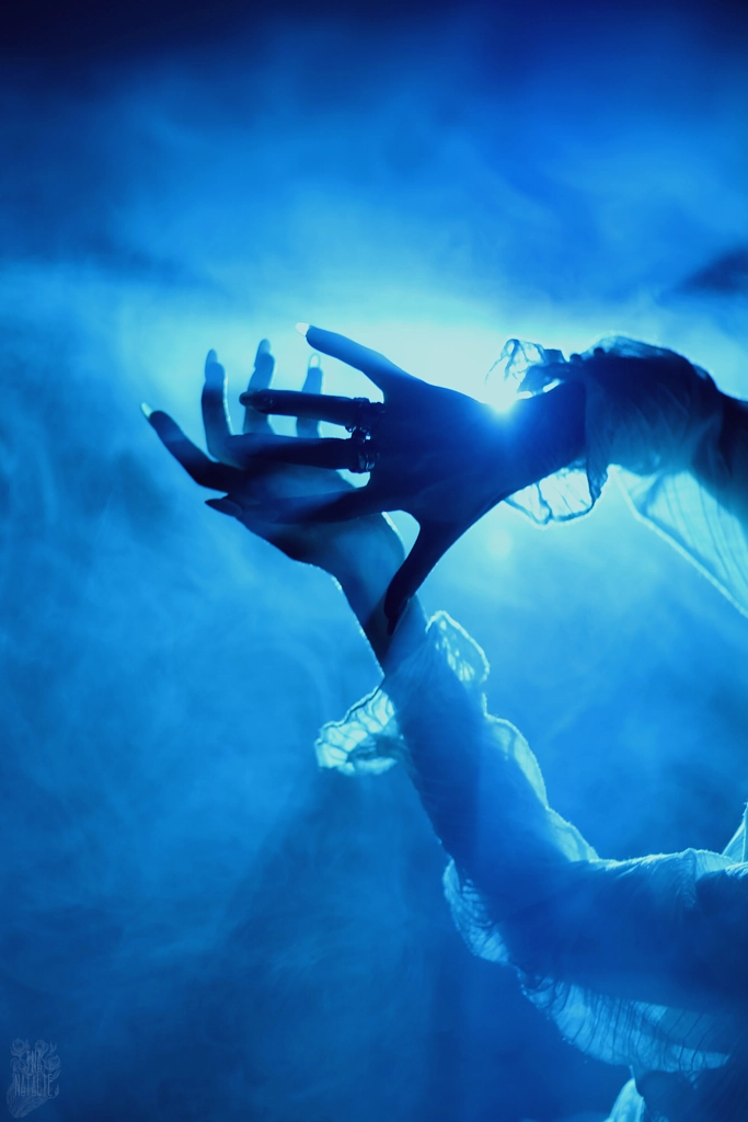 Feeling the light on my fingers by Natalie Ina / 500px