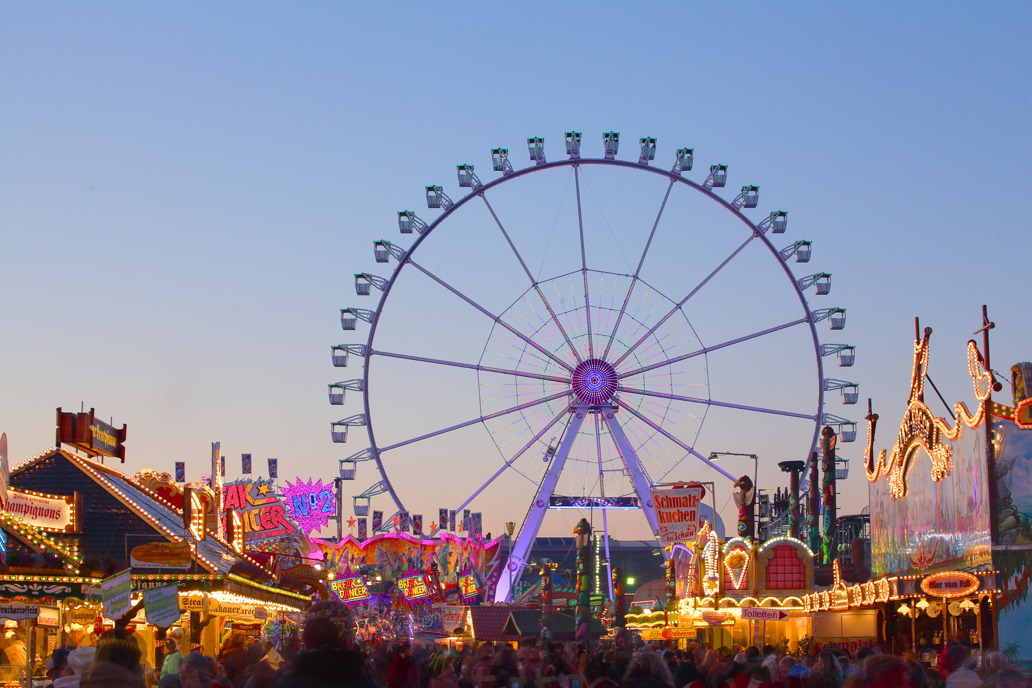 Ferris Wheel and Fairground Lights at Dusk | events photo by Torsten ...
