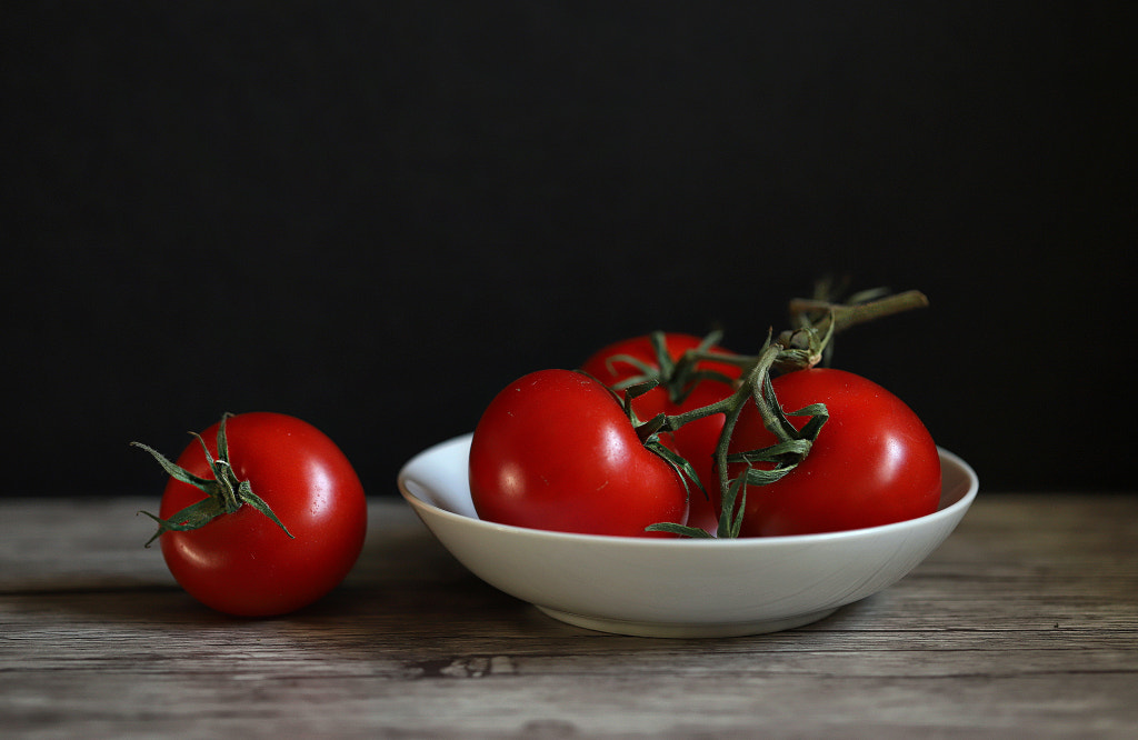 Four Red Tomatoes by Serena Tan / 500px