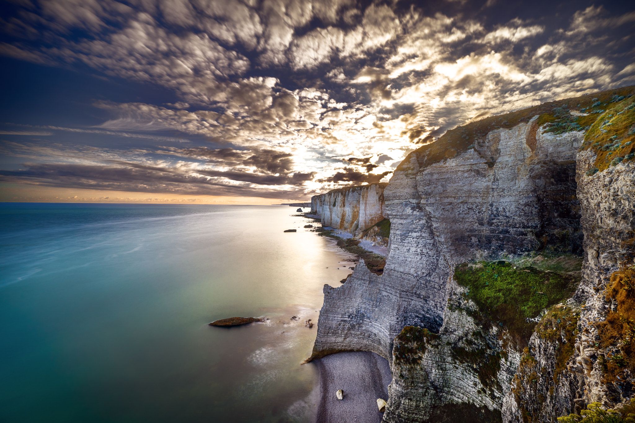 Cliff perspective at sunrise by Robert Didierjean / 500px