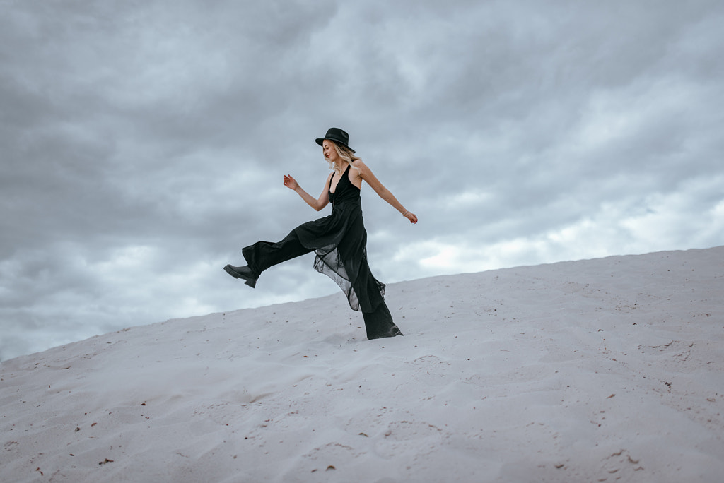 Desert walk by Lidia Sean / 500px
