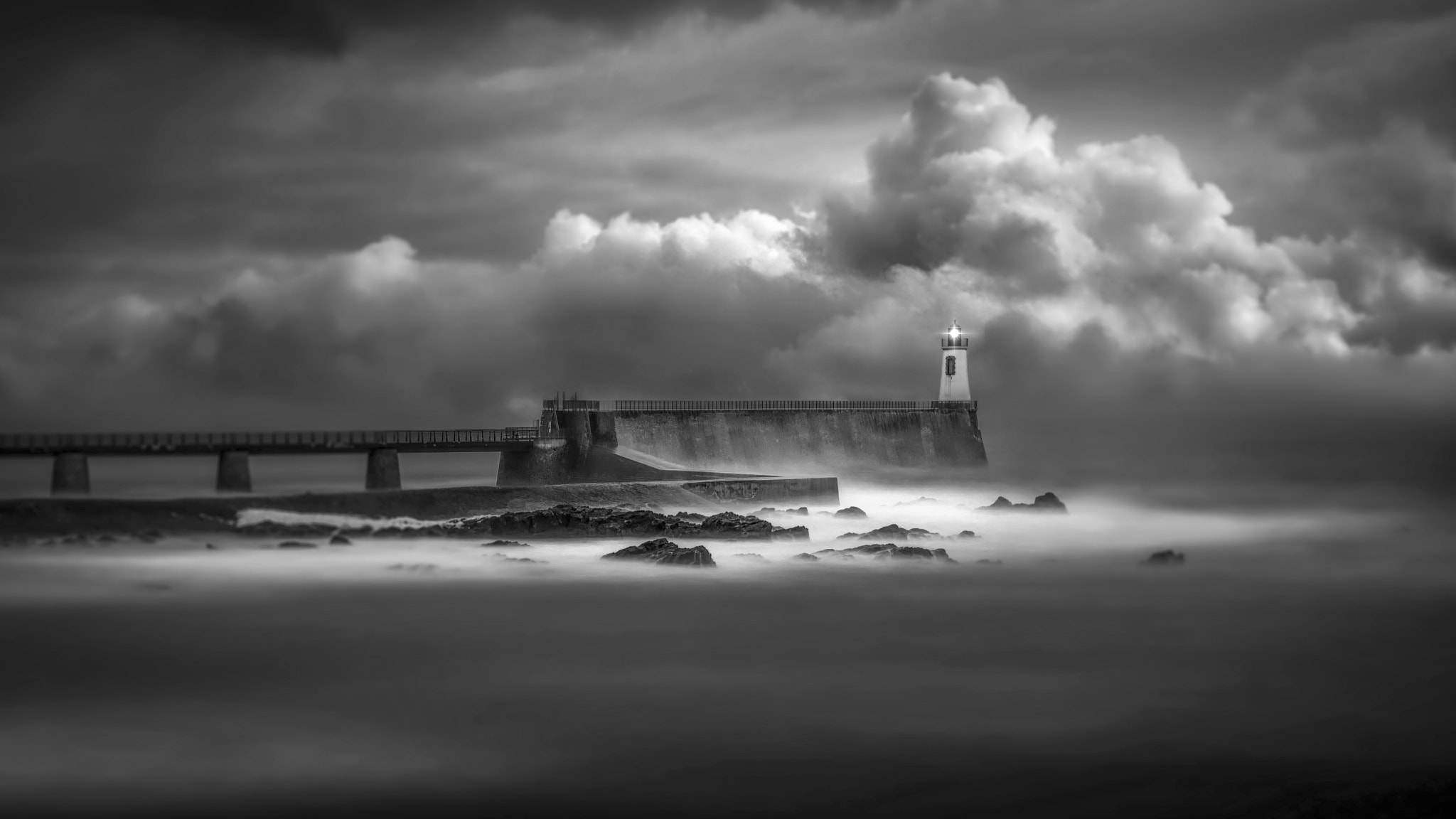 Phare de la jetée (Sables d'Olonne) by Stephane Hautun / 500px