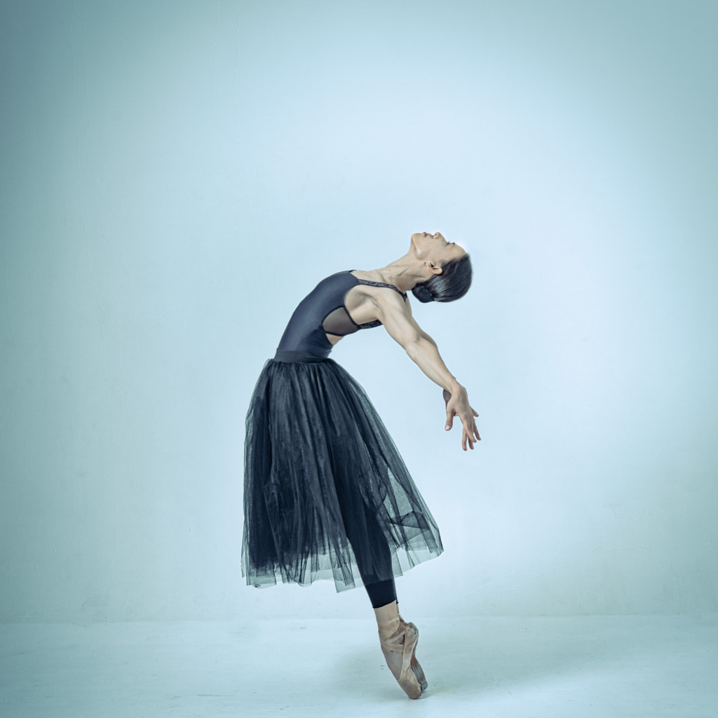 Ballet dancer by Daniyar Sadykov / 500px