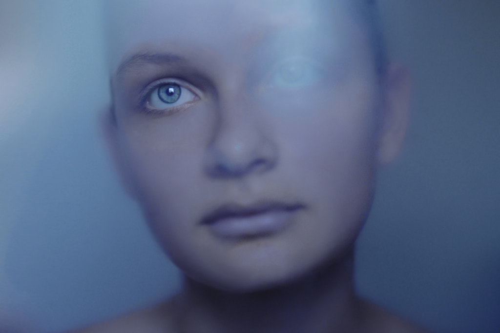 Alexandra being blue by Anna Rakhvalova / 500px