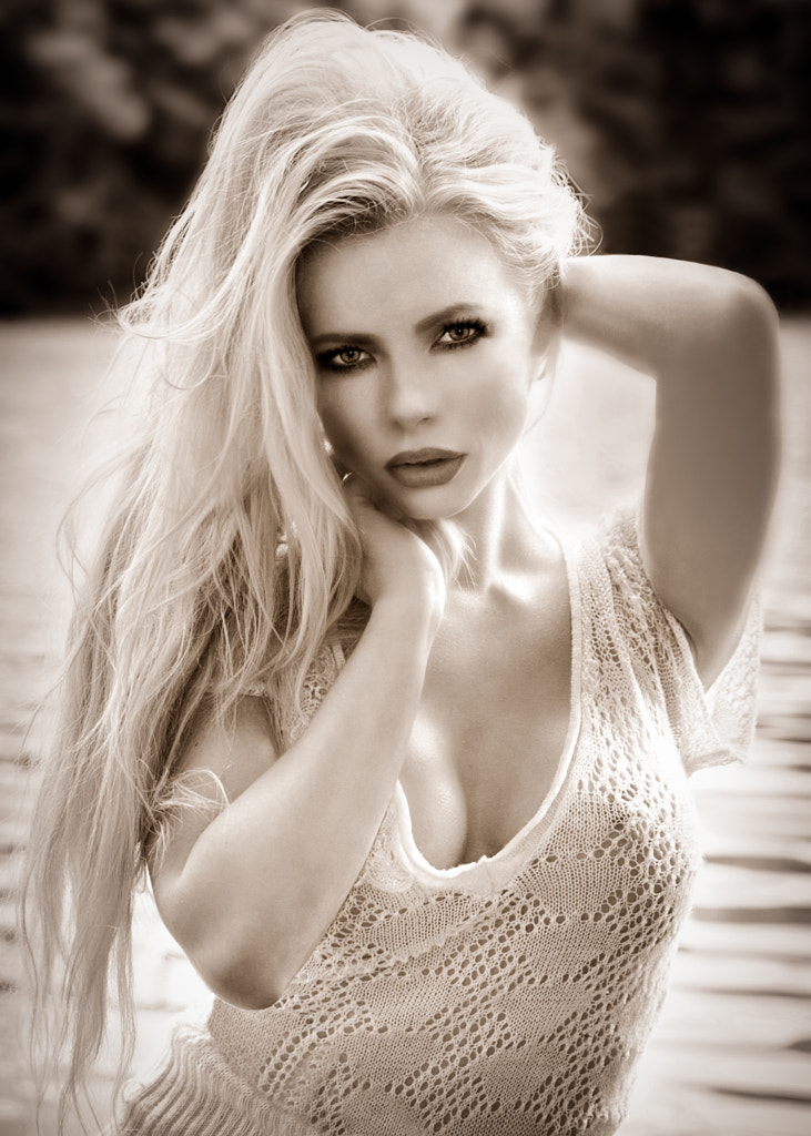 Mette Munkø by the lake by Kimmo Peltola / 500px