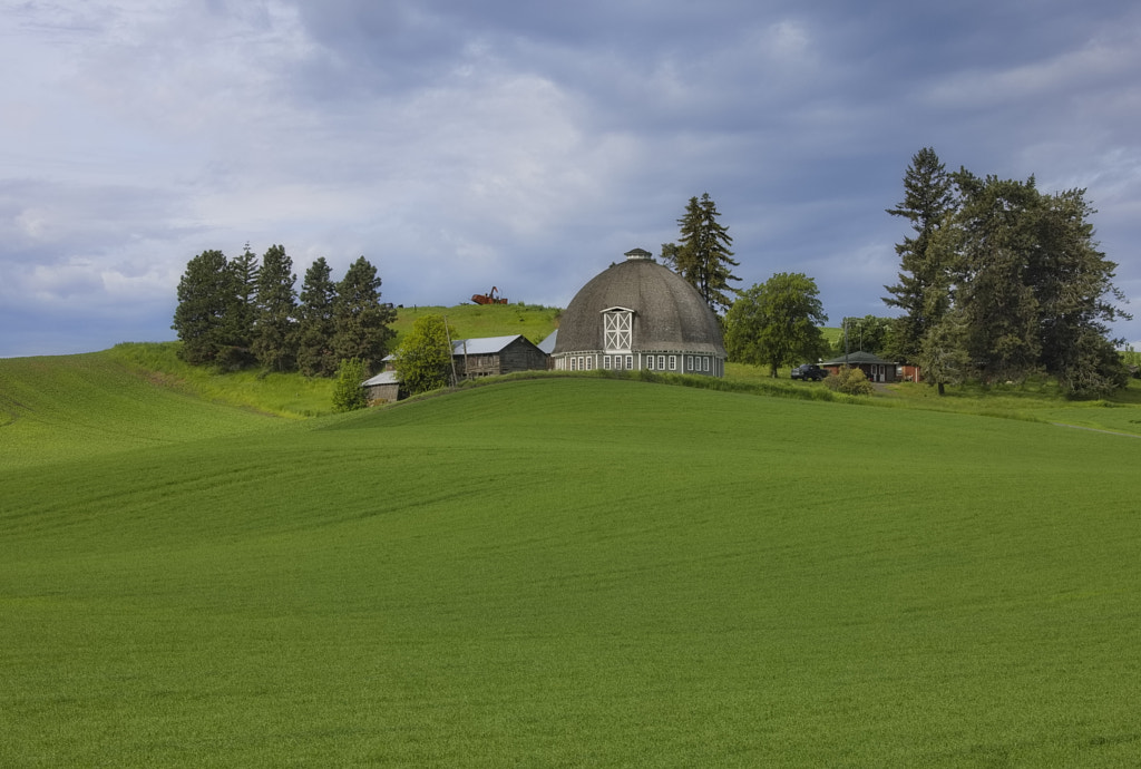 Historic Round Barn by Greg Stringham / 500px