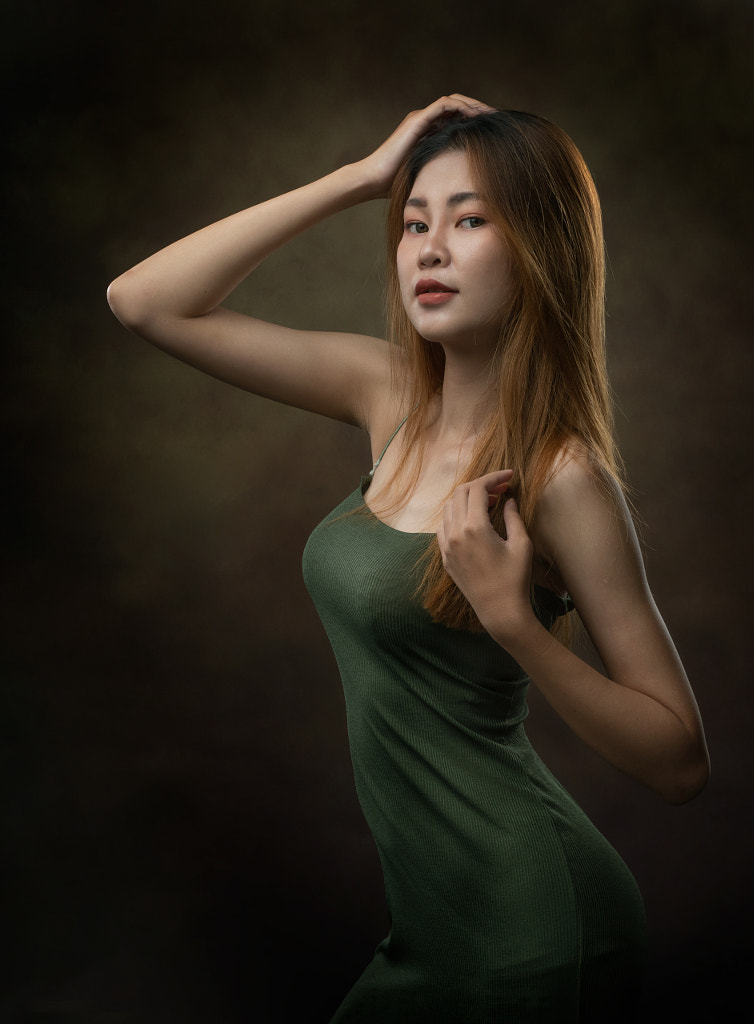 Azor Thai Girl by Wichan Sumalee / 500px
