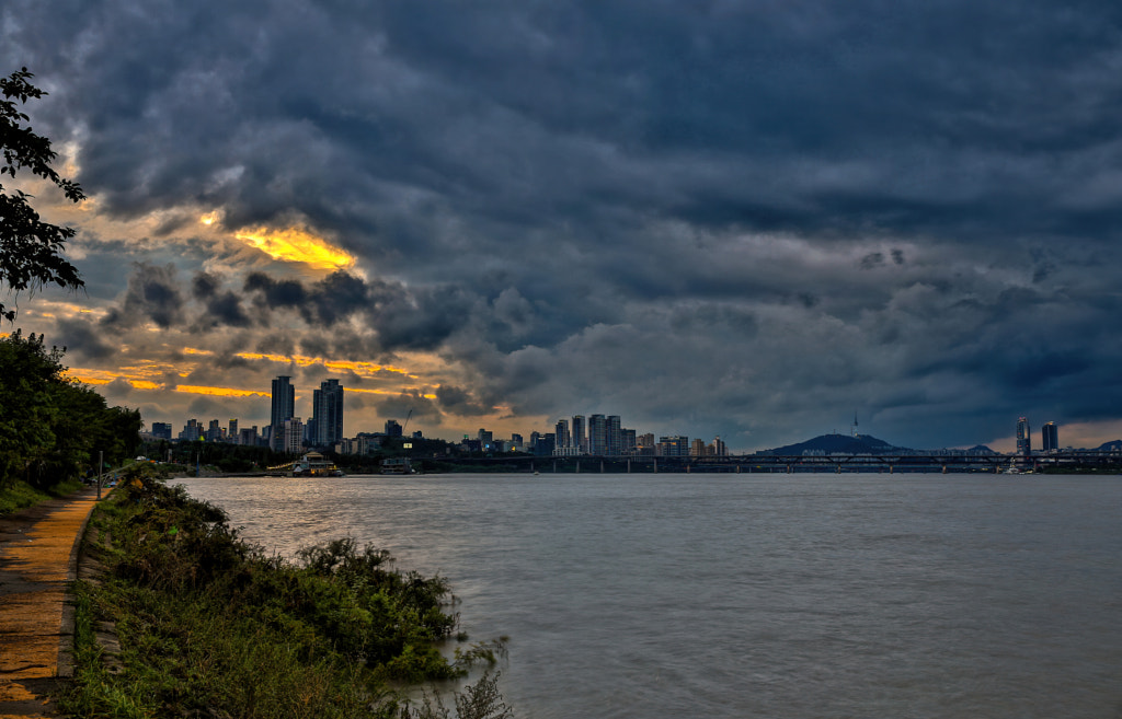 Sunset after storm by Waquixote / 500px
