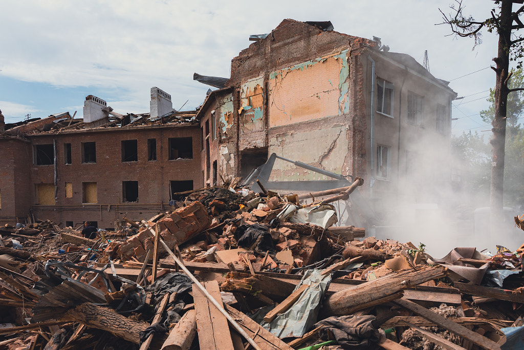 Hit Building by Claudio de Sat / 500px