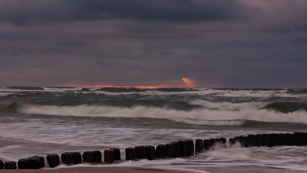 Rough sea by Zbyszek Makulski / 500px