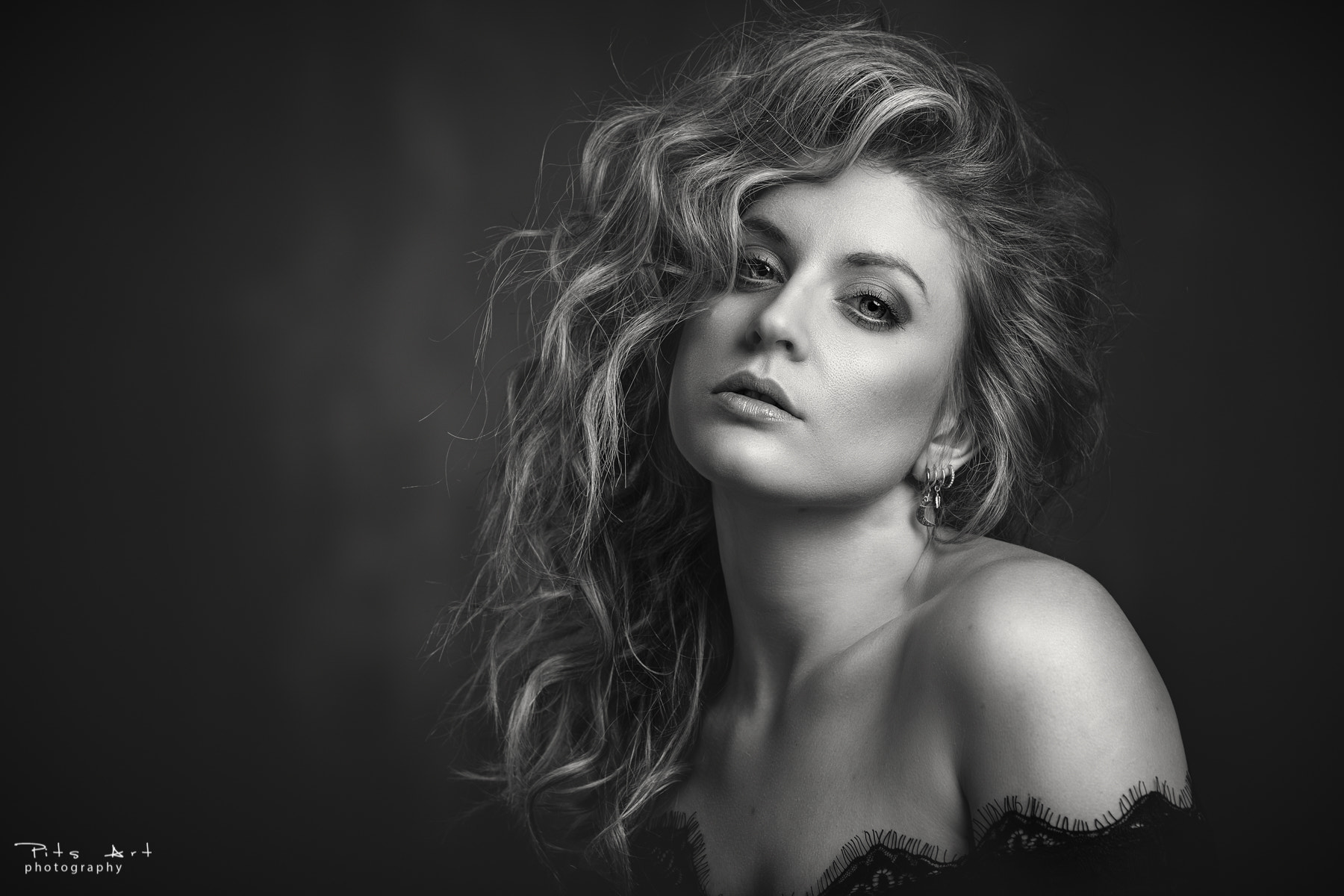 b&w portrait by pitsfotos / 500px