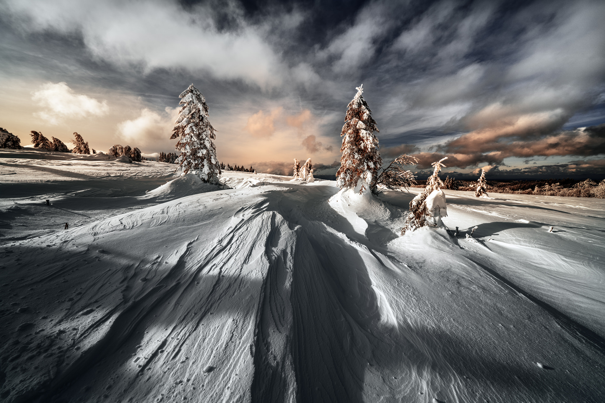 Snow covered landscape perspective by Robert Didierjean / 500px