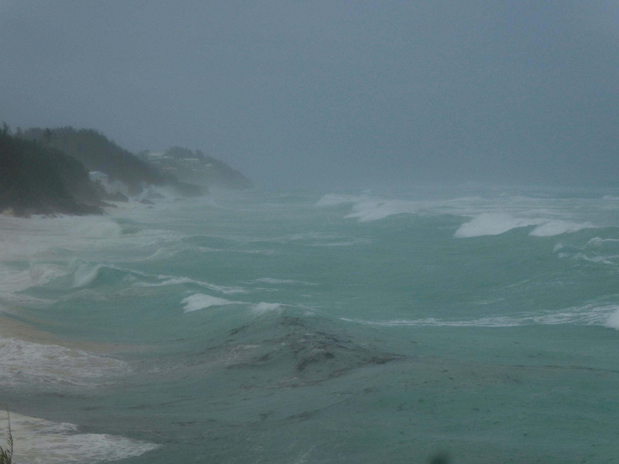 Roaring waves by Cordell Riley / 500px
