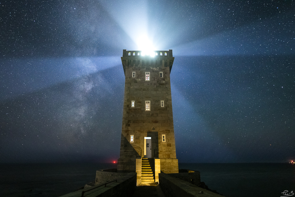 Kermorvan lighthouse under the stars by Bruno Paci / 500px