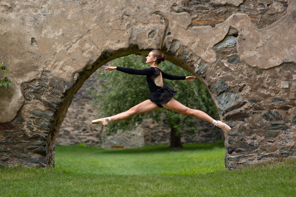 Ballerina by Frank Reinbold / 500px