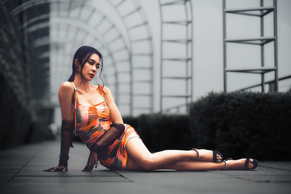 Day Jitprasong~Young woman sitting on floor by Steven Chiow / 500px