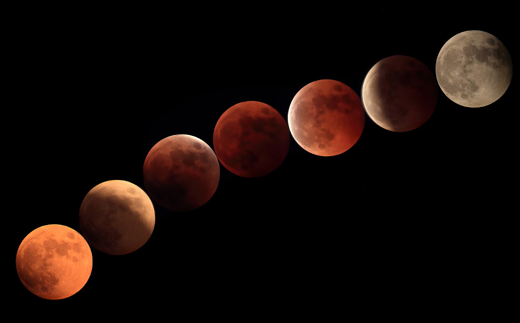 Total Lunar Eclipse 2022 by Waquixote / 500px