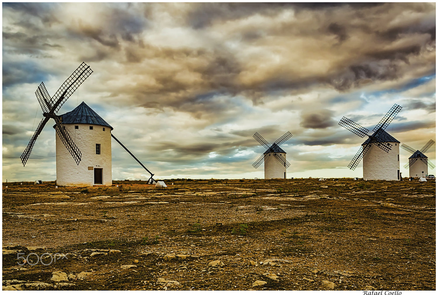 MOLINOS EN LOS CAMPOS DE LA MANCHA by Rafael Coello / 500px