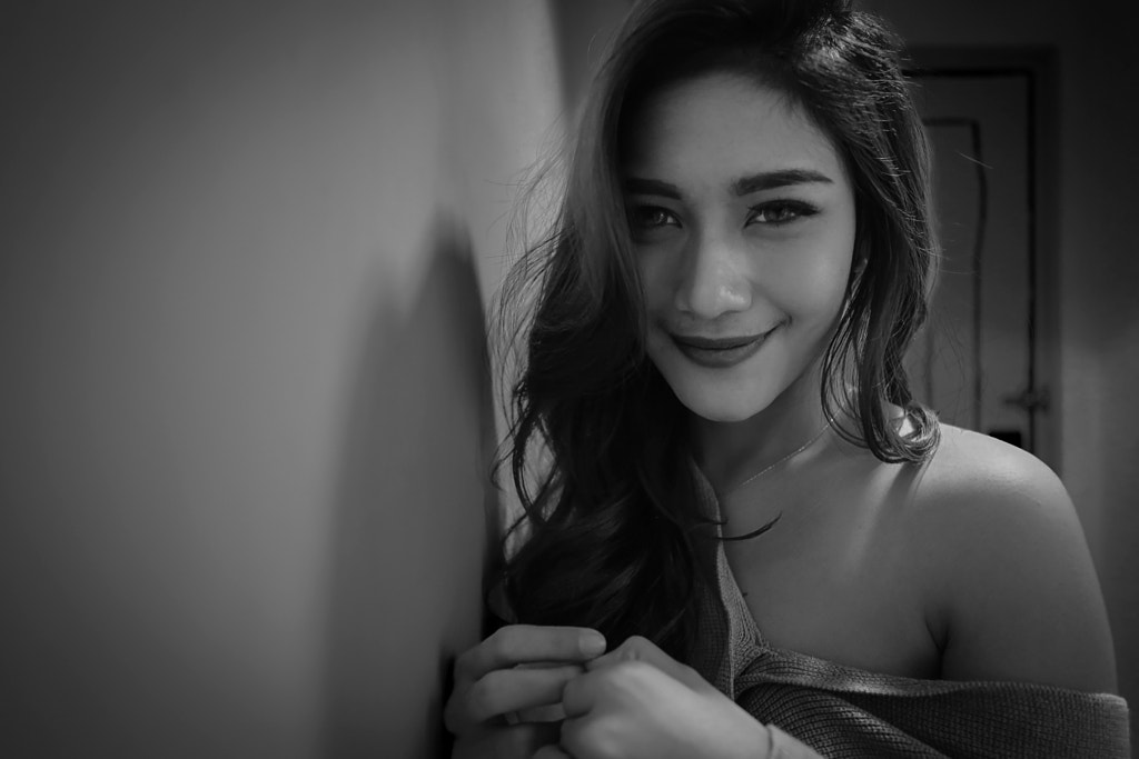 Hint by motomoto bnw / 500px