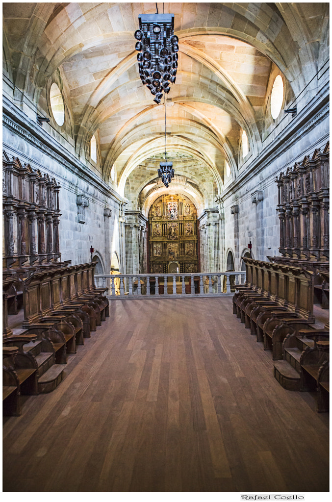DESDE EL FONDO DE LA IGLESIA by Rafael Coello / 500px