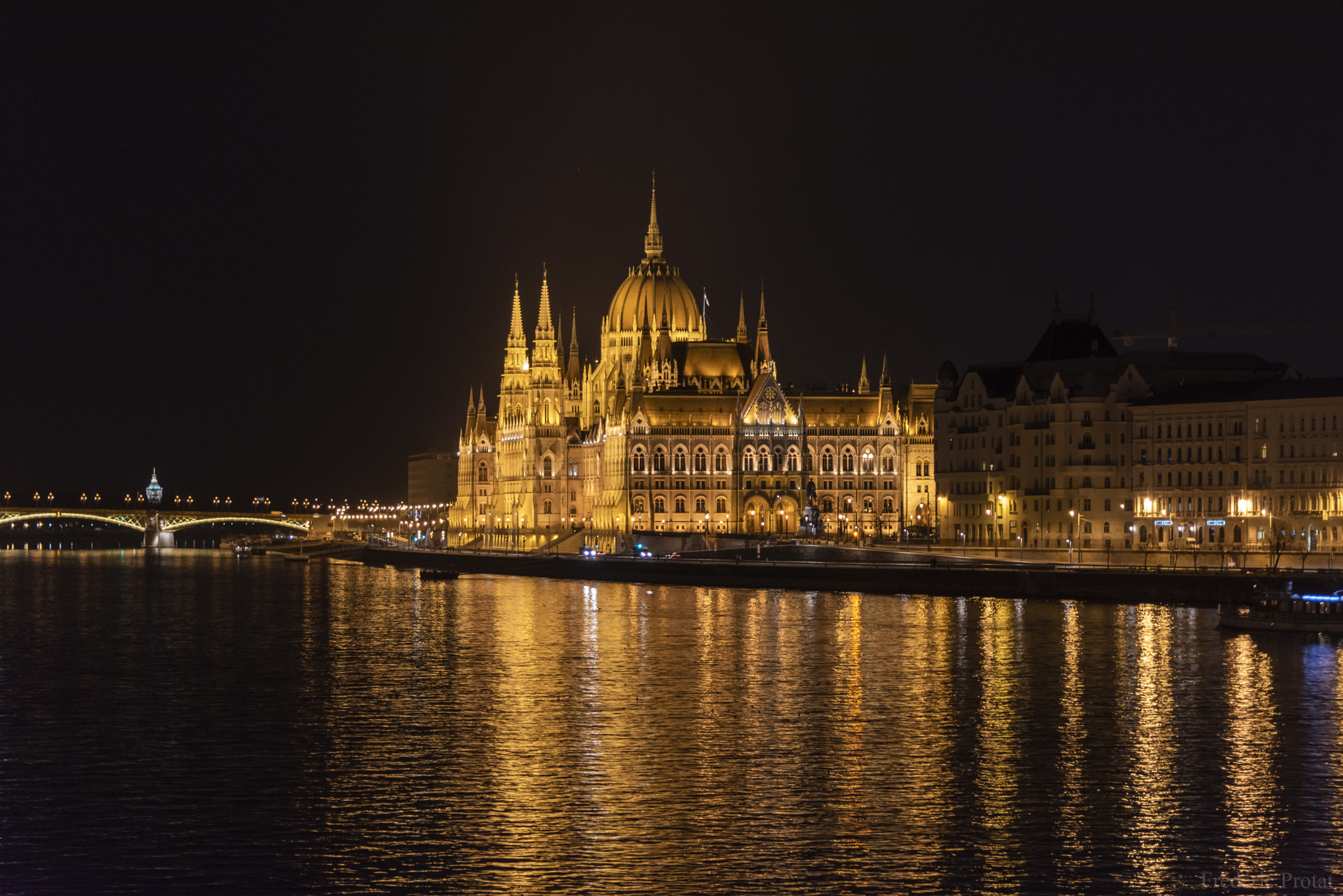 Hungarian Parliament by night by Frédéric Protat / 500px