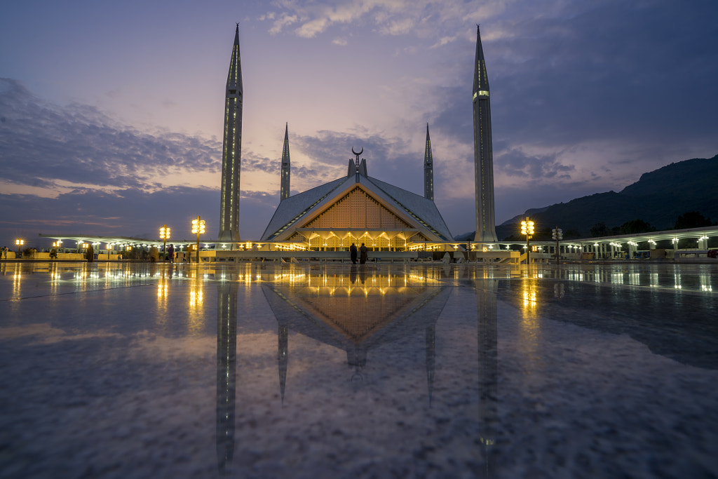 Faisal Mosque by Sarawut Intarob / 500px
