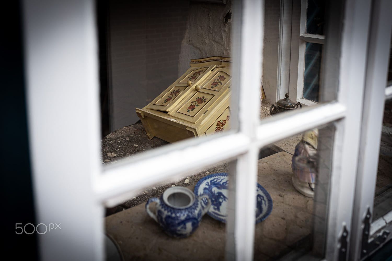 Peeping Through The Window By Wim‘s Photo Box 500px