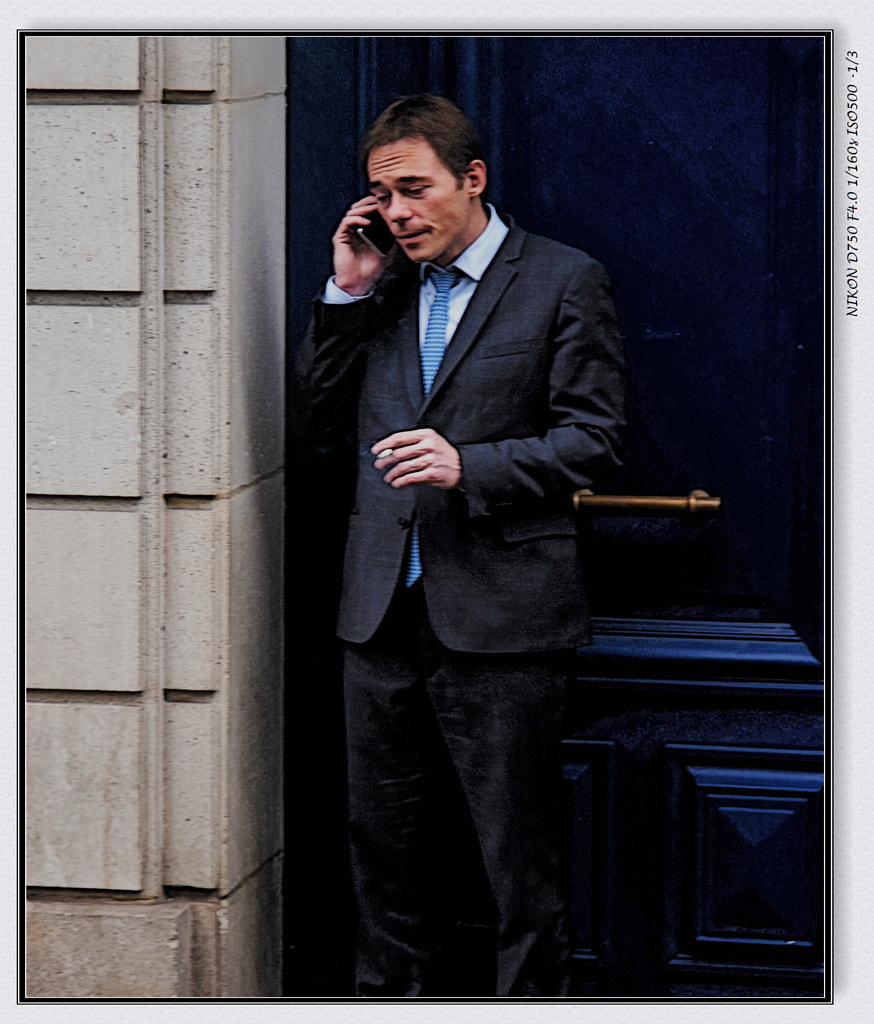 PHONING GUY by MIKE JIN / 500px
