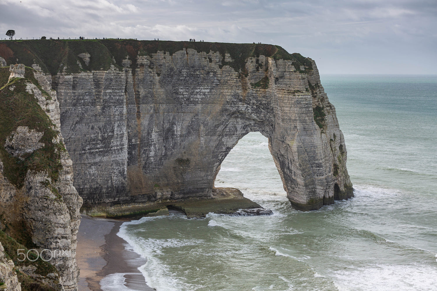 La falaise de la Manneporte à Etretat by Marc LECLERCQ / 500px