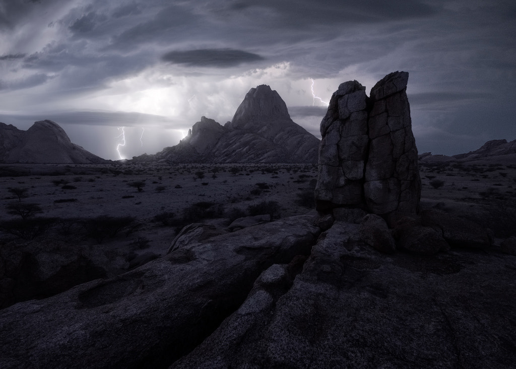 Night Raid by Ryan Dyar / 500px