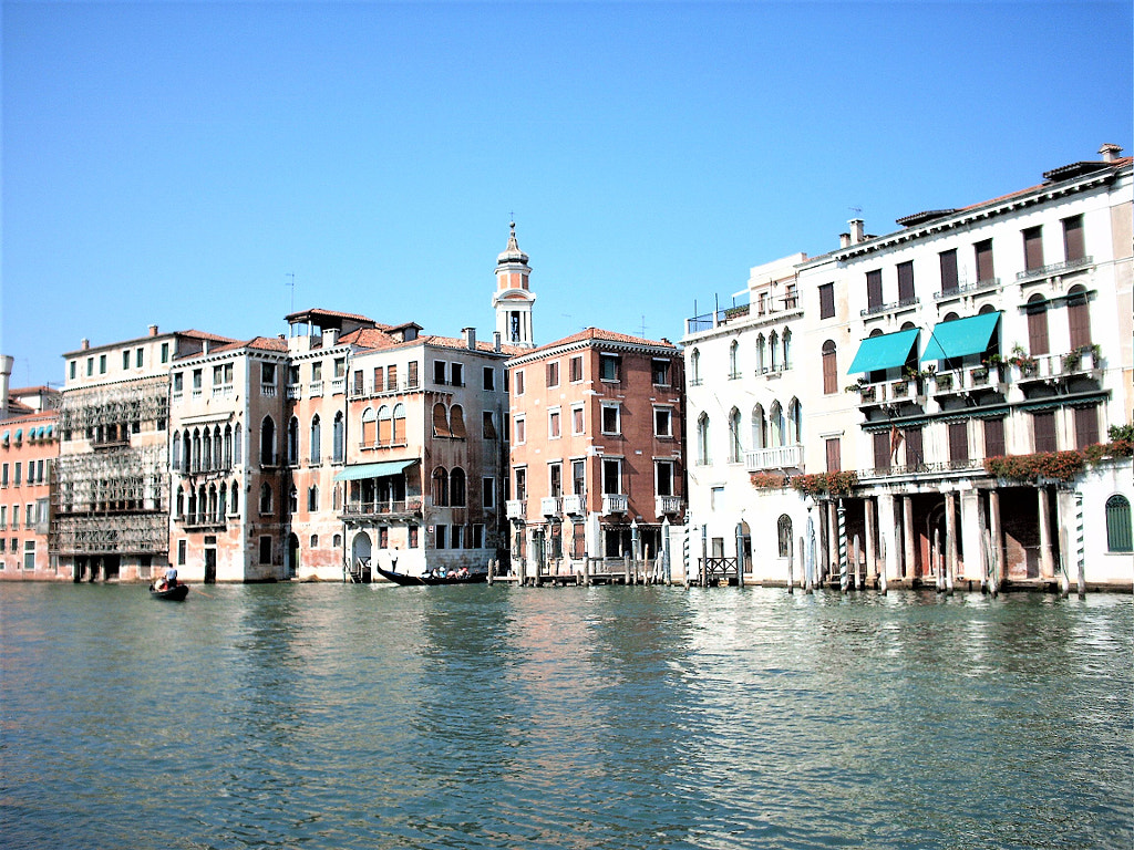 (Reflection) History Palaces and the architectural styles is attraction ...