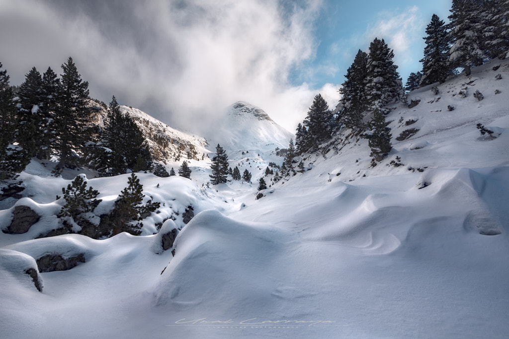 White valley mountains by Unai Larraya / 500px