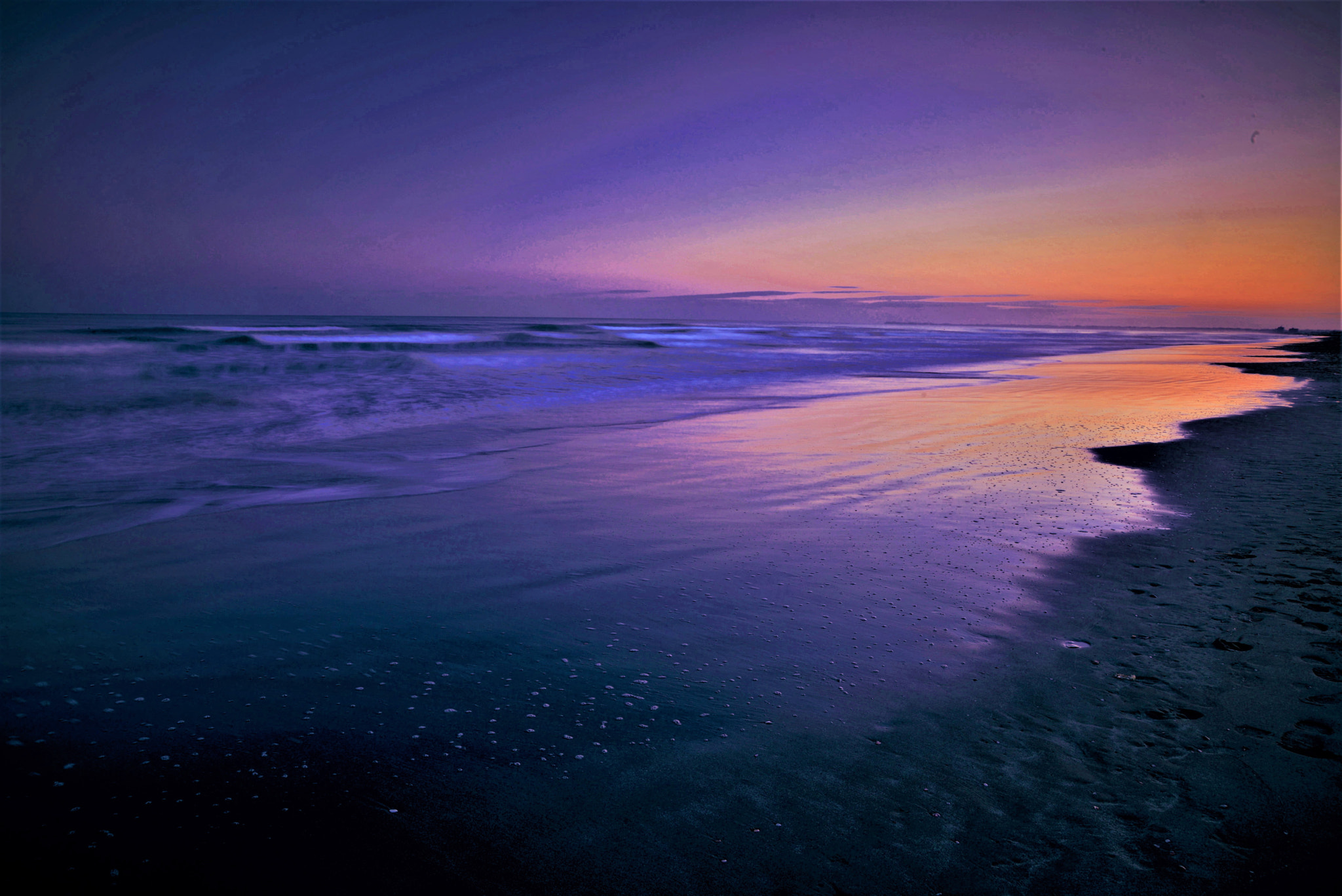 The peaceful shore at dawn by Chikara Amano / 500px