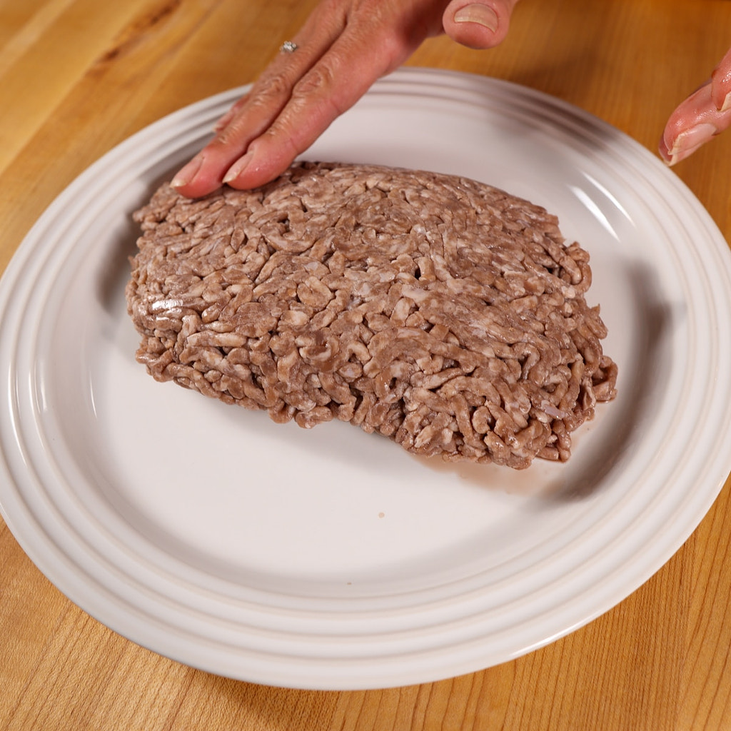 How To Tell If Ground Beef Is Bad by Place Fajita Taco / 500px