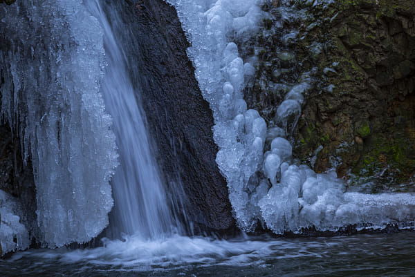 The frozen waterfall by Katalin Bán / 500px