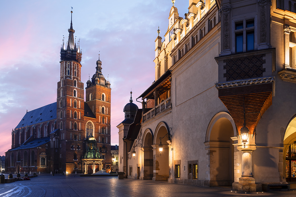 St Mary's Basilica, Bazylika Mariacka, The Cloth Hall, Krakow, Poland ...