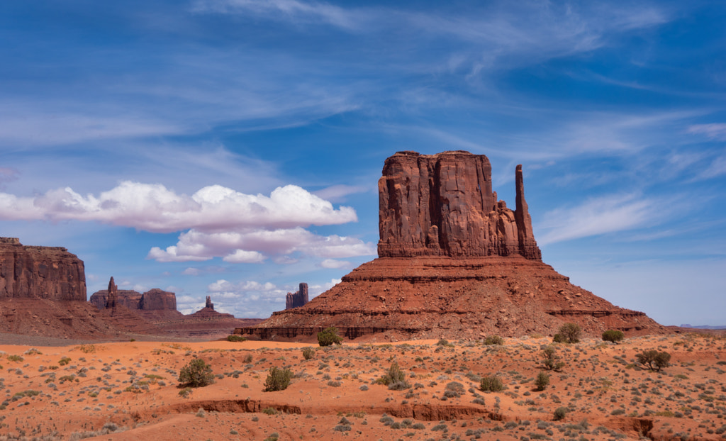 Clear Day in Monument Valley by Phila Broich / 500px