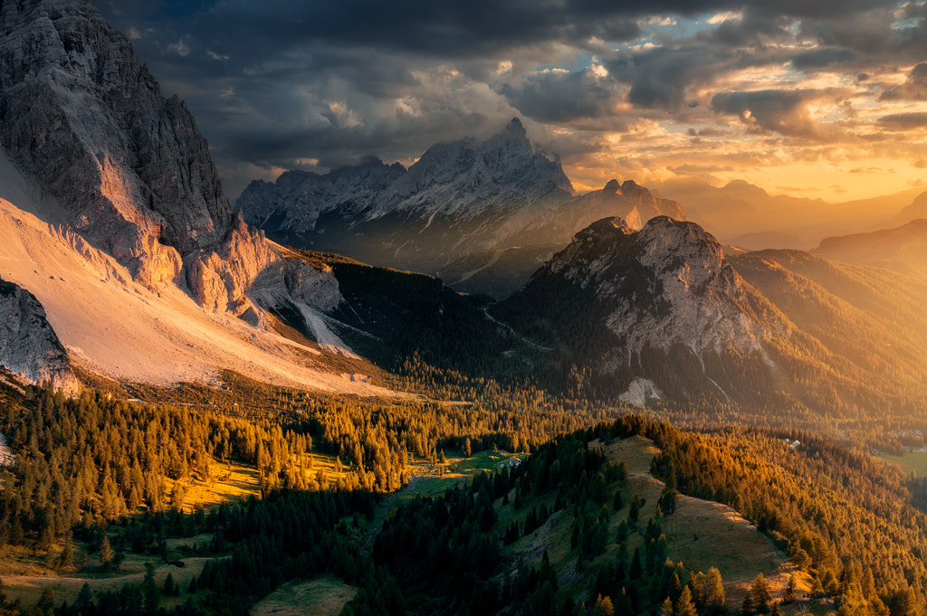 Sunset light by Jakub Perlikowski / 500px