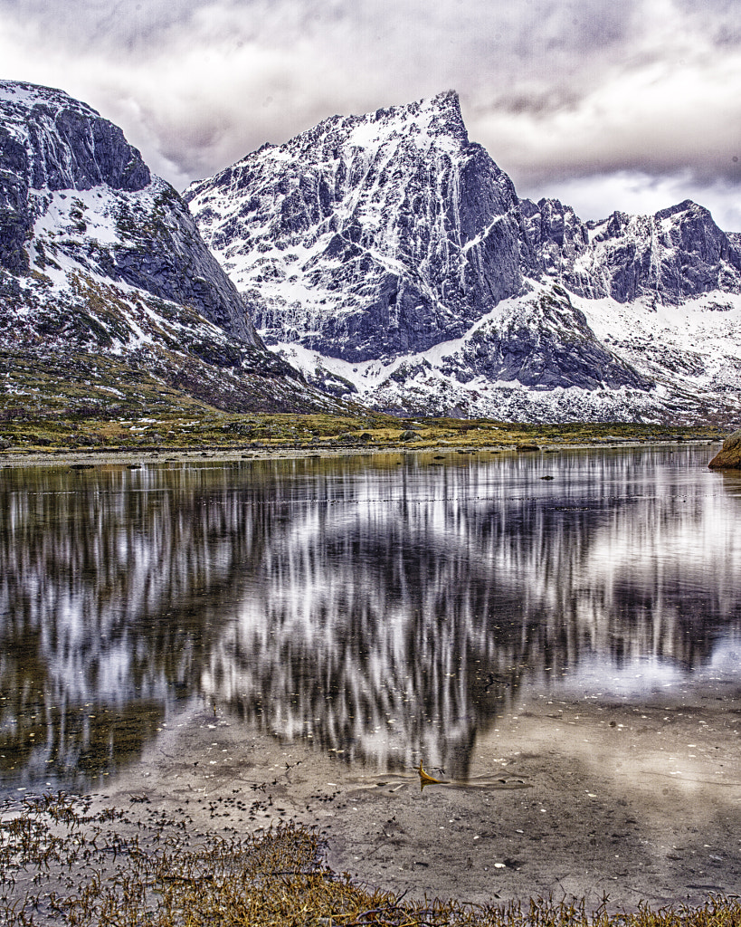 Mountain reflection by Al Loo / 500px