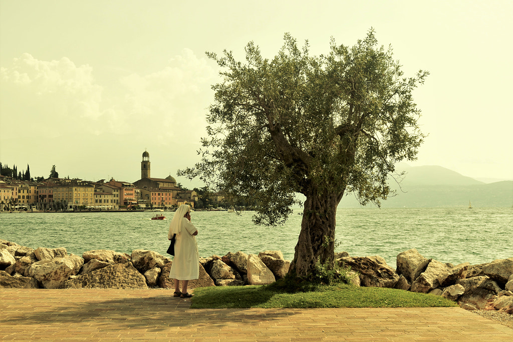 look at the lake by Carlotta Ricci / 500px