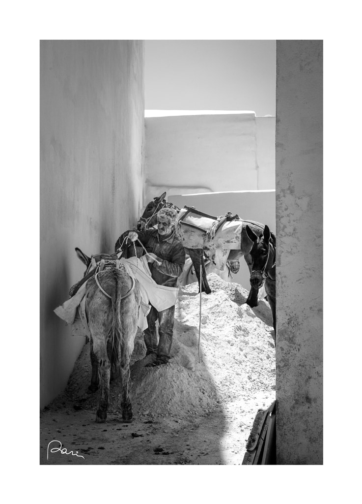 Man at work in Oia by Sébastien Paris / 500px