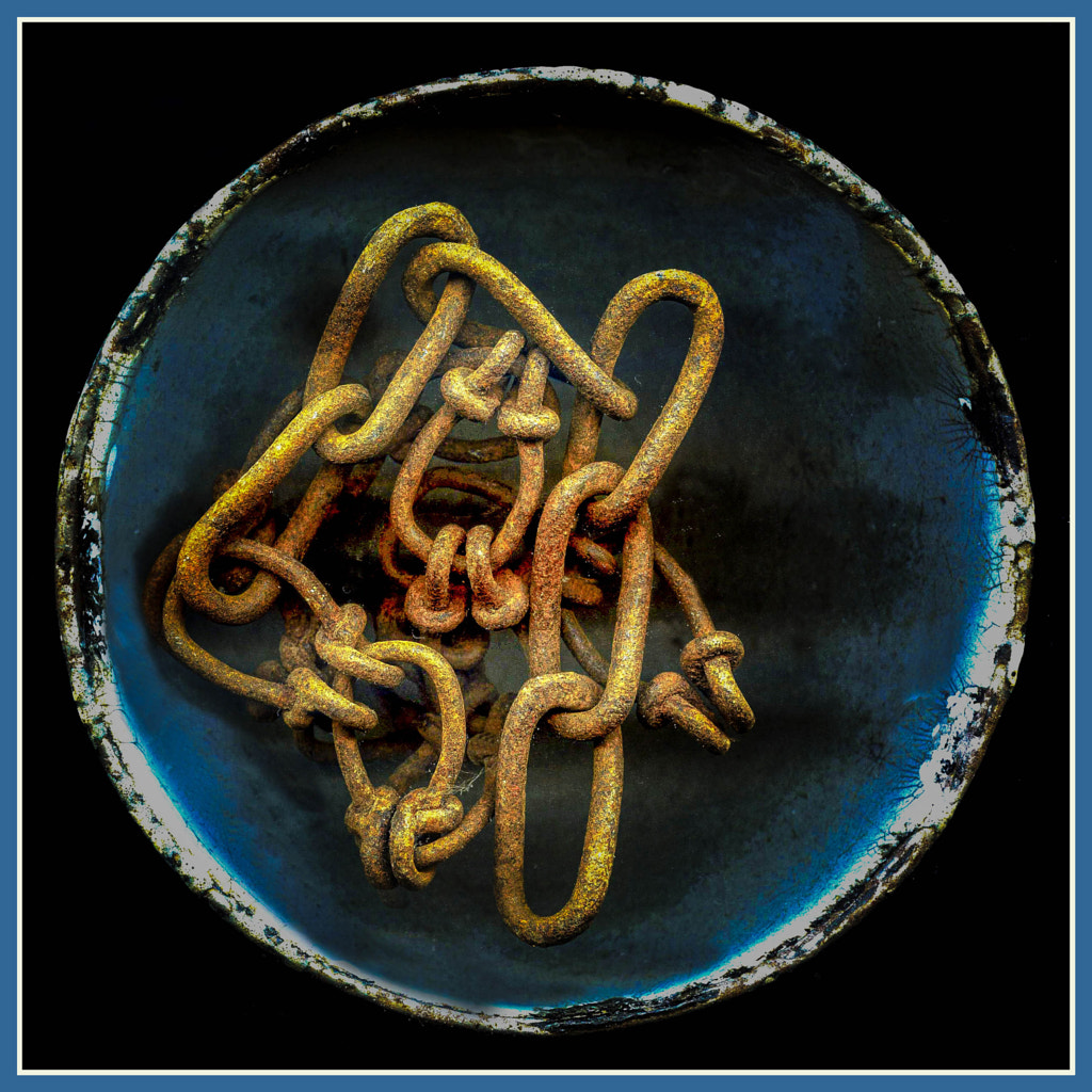 Chain, chain, chain ...chain of fools by Claudio S.C. / 500px